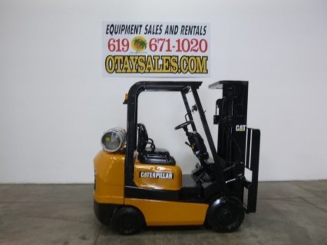 CAT TOW MOTOR TGC25 PROPANE FORKLIFT